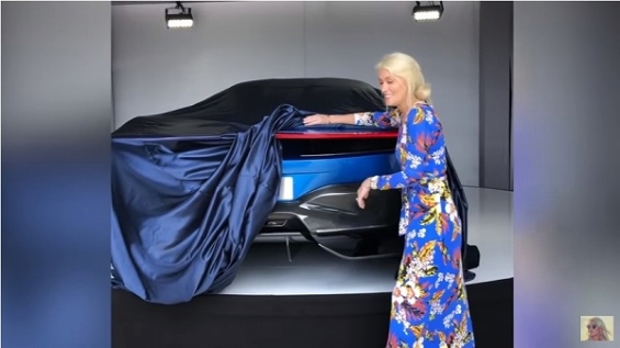 ピニンファリーナデザインのEVハイパーカー「PF0」のリヤデザインが明らかに。非常にシンプルなLEDセンターストリップを採用【動画有 ...