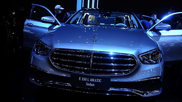 マイナーチェンジ版・メルセデスベンツ新型EクラスのロングホイールベースモデルE350L 4Maticセダンが世界初公開！中国市場専売で後席の快適性を向上させるショーファーカー | ページ 2 ...