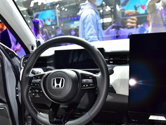 内装の質感が凄い…中国ホンダが発表した新型ヴェゼルのピュアEV版・新型e：NP1は電動パワーシート採用！更にレクサス新型NXよりも巨大な15インチ以上のディスプレイ搭載で最先端へ | ページ ...