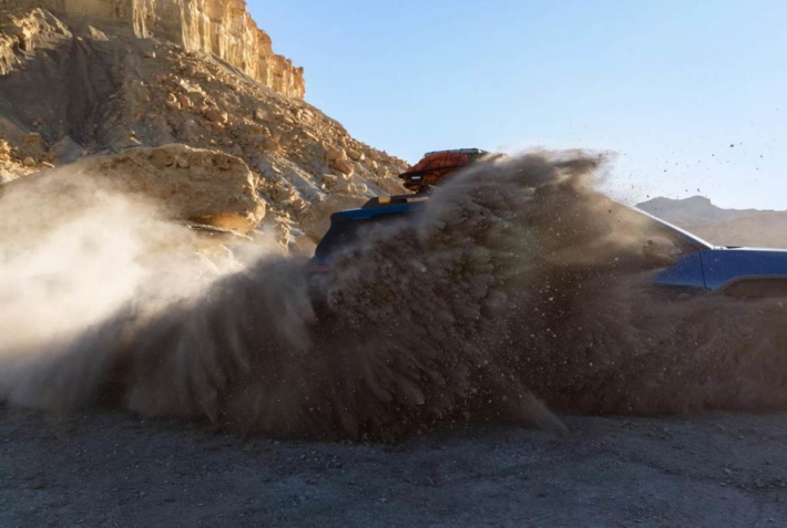 フルモデルチェンジ版・スバル新型アウトバック (BU型)のティーザー画像が公開！2025年4月16日に発表予定…日産がピュアEVトラックや ...