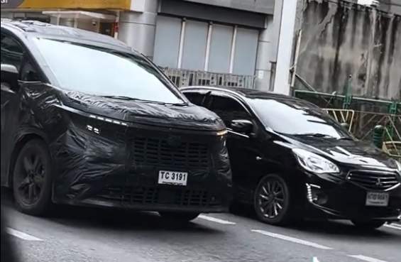 【スクープ】フルモデルチェンジ版・日産の新型エルグランド (E53)のテストカー、ついにフロントウィンカーが点灯！内装の一部も明らかに | ページ 2 | Creative Trend